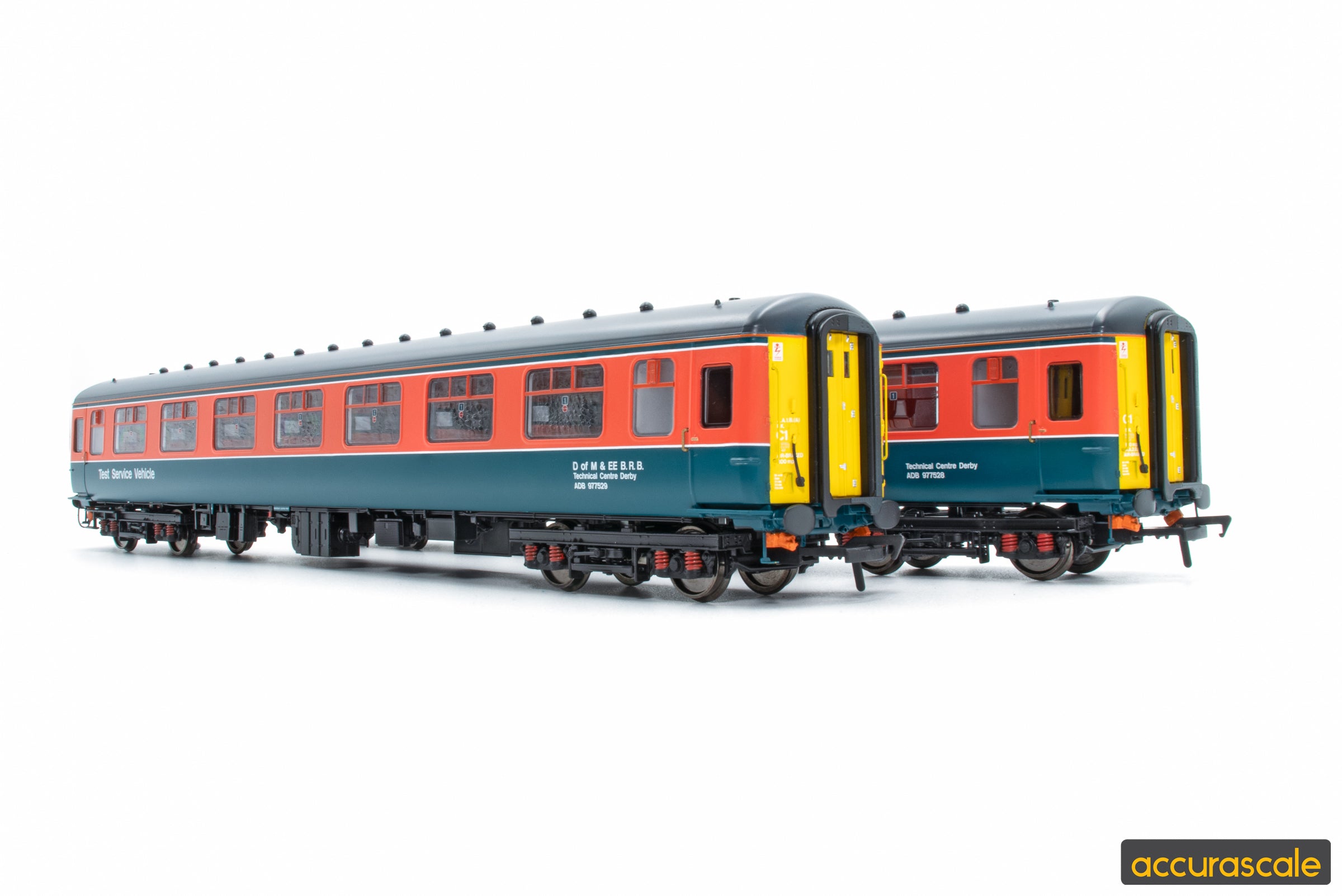 Fitting your Mk2 Coaches with Curtains – Accurascale