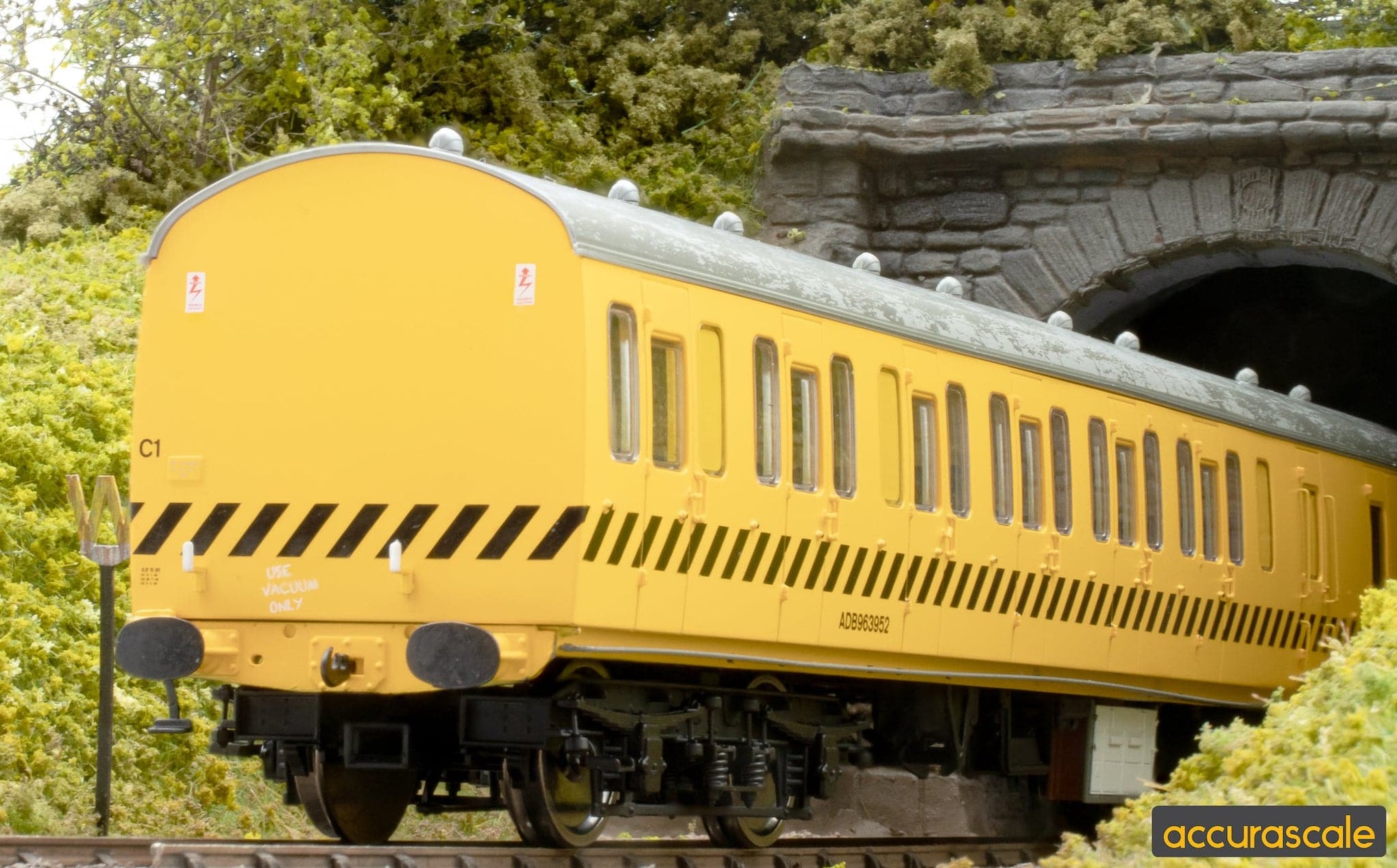 BR Mk1 57' Non-Gangway Coach - BS - BR BTU Tool Vans: ADB963952 ...