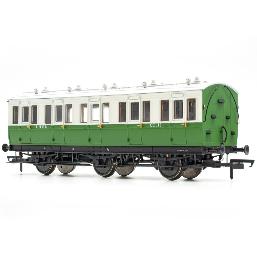 Genesis 6w - LNER Camping Coaches Green/Cream - Twin Pack J – Accurascale