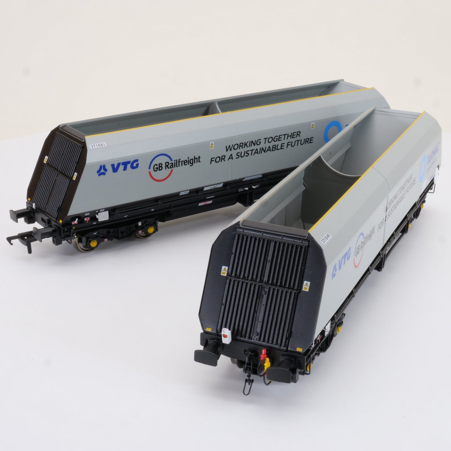 Cutdown HYA Hopper Wagons — Accurascale
